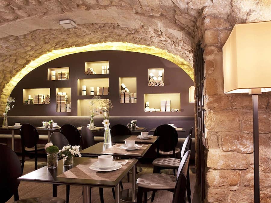 Pequeno-almoço tipo buffet diário (24 EUR por pessoa)