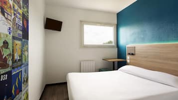 Quarto Standard, 1 cama de casal | Secretária, secretária adequada para computadores portáteis