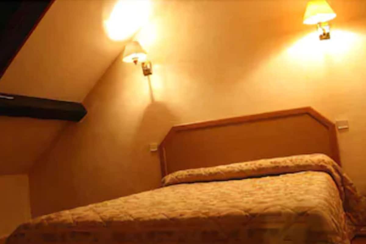 Secretária, quartos insonorizados, Wi-fi grátis