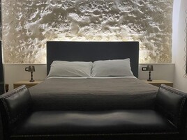 Quarto casal, terraço | Frigobar, cofres nos quartos, escrivaninha, quartos à prova de som