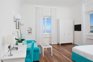 Roupa de alta qualidade, minibar, cofre no quarto, secretária 