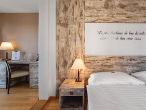 Quarto Duplo Design | Roupa hipoalergénica, cofre no quarto, secretária 