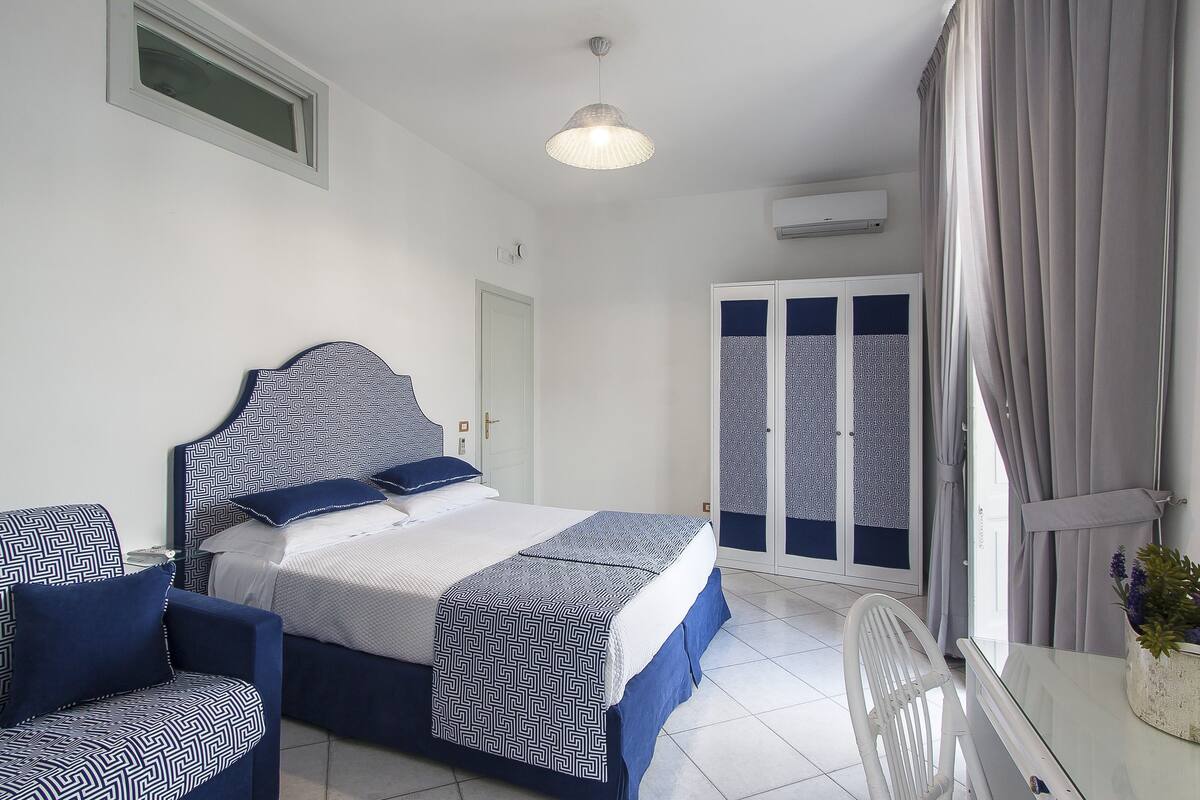 Quarto família, sacada | 2 quartos, frigobar, cofres nos quartos, escrivaninha