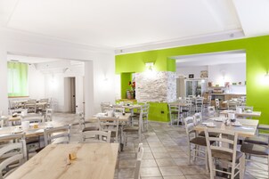 Pequeno-almoço tipo buffet diário incluído 