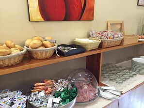 Pequeno-almoço continental incluído 