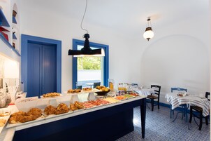 Café da manhã continental grátis todos os dias