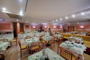 Pequeno-almoço tipo buffet diário incluído 