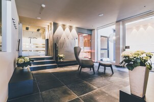 Sala(s) para tratamentos a casais, sauna, banheira de hidromassagem 