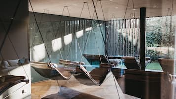 Sauna seca, banheira de hidromassagem, sauna a vapor