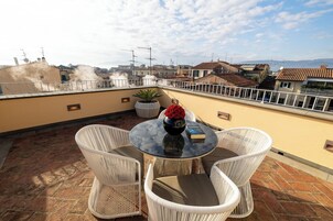 Suite, terraço (on two levels) | Terraço/pátio interior