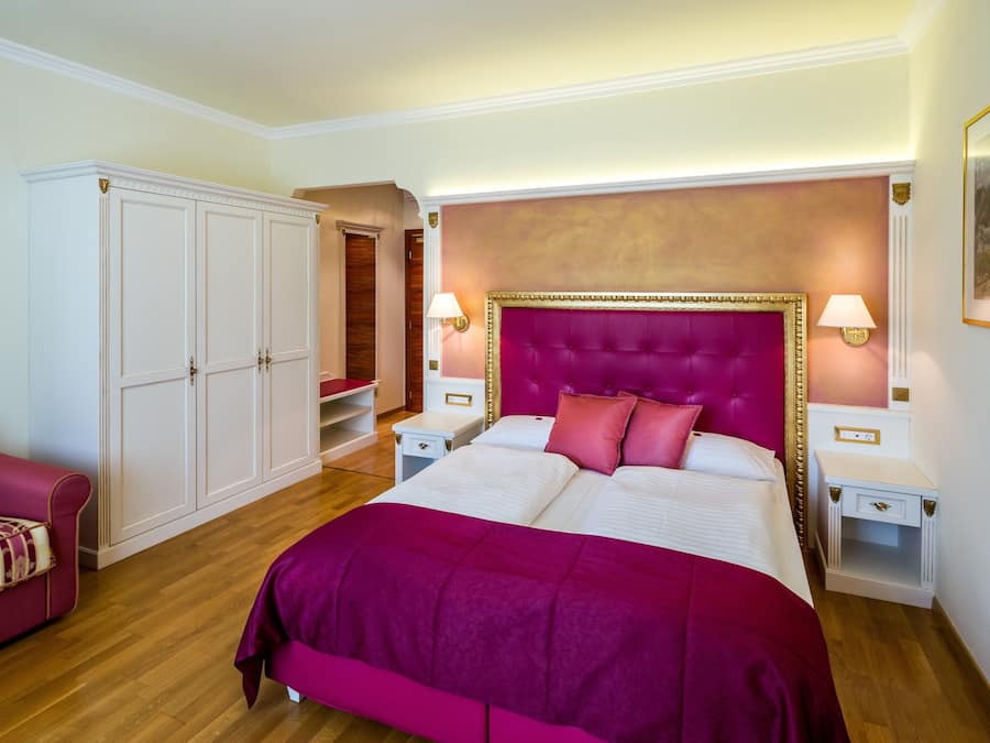 Quarto superior, hipoalérgico, vista para o pátio | Roupas de cama premium, edredons de pluma