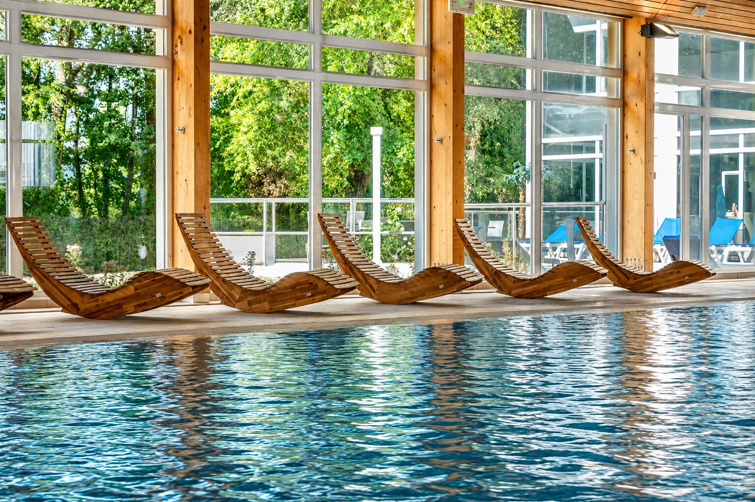 3 piscinas interiores, espreguiçadeiras 