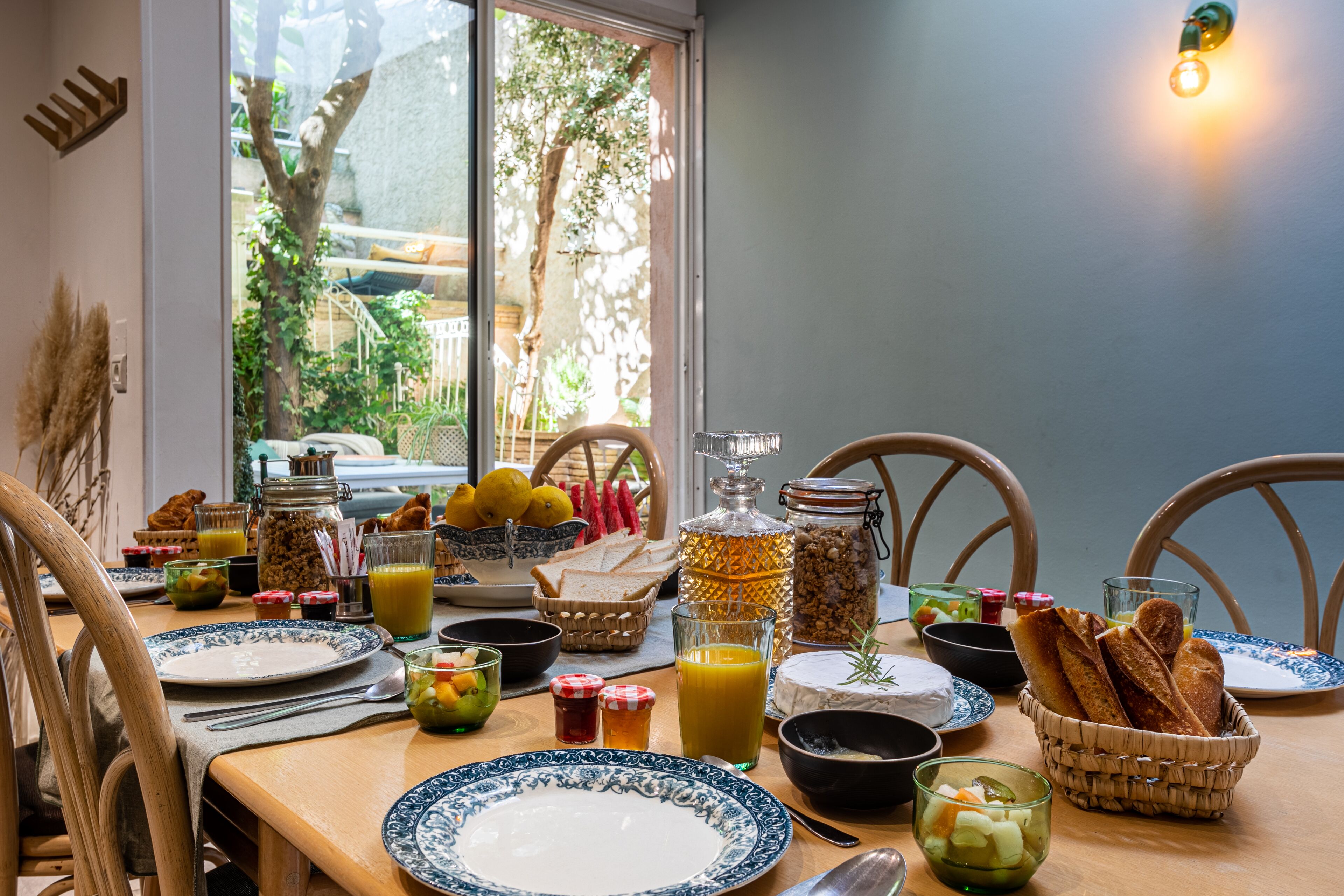 Café da manhã continental todos os dias (EUR 12 por pessoa) 