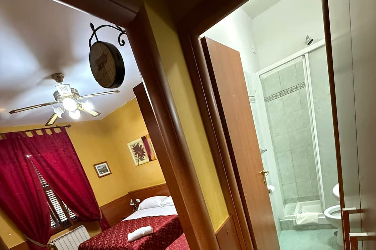 Cofre no quarto, secretária, quartos insonorizados, Wi-fi grátis