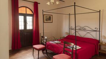 Apartamento Clássico em Condomínio Fechado, 3 quartos, 2 casas de banho, vista para o jardim | Vista do quarto