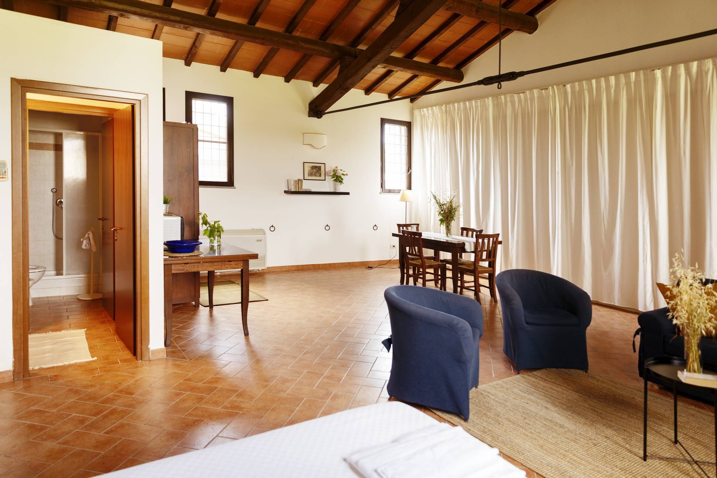 Estúdio Superior, 1 cama de casal, cozinha, no rés do chão | Cortinas/cortinados opacos, berços/camas para crianças 