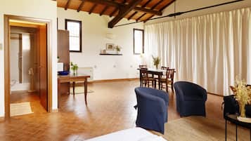 Estúdio Superior, 1 cama de casal, cozinha, no rés do chão | Cortinas/cortinados opacos, berços/camas para crianças