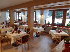 Pequeno-almoço tipo buffet diário incluído
