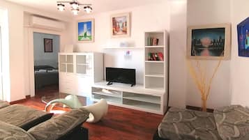 Apartamento família | Sala de estar | TV LCD