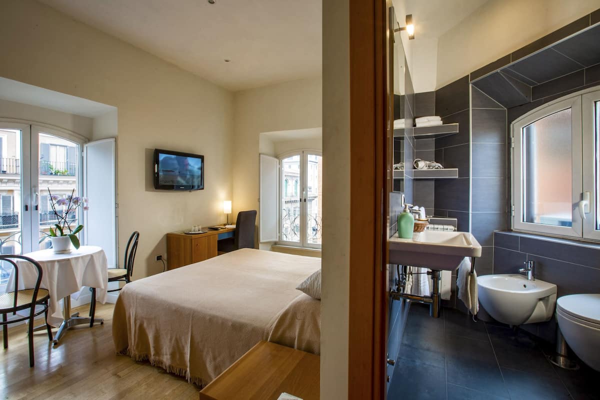 Quarto Duplo | 2 quartos, roupa de alta qualidade, minibar, secretária