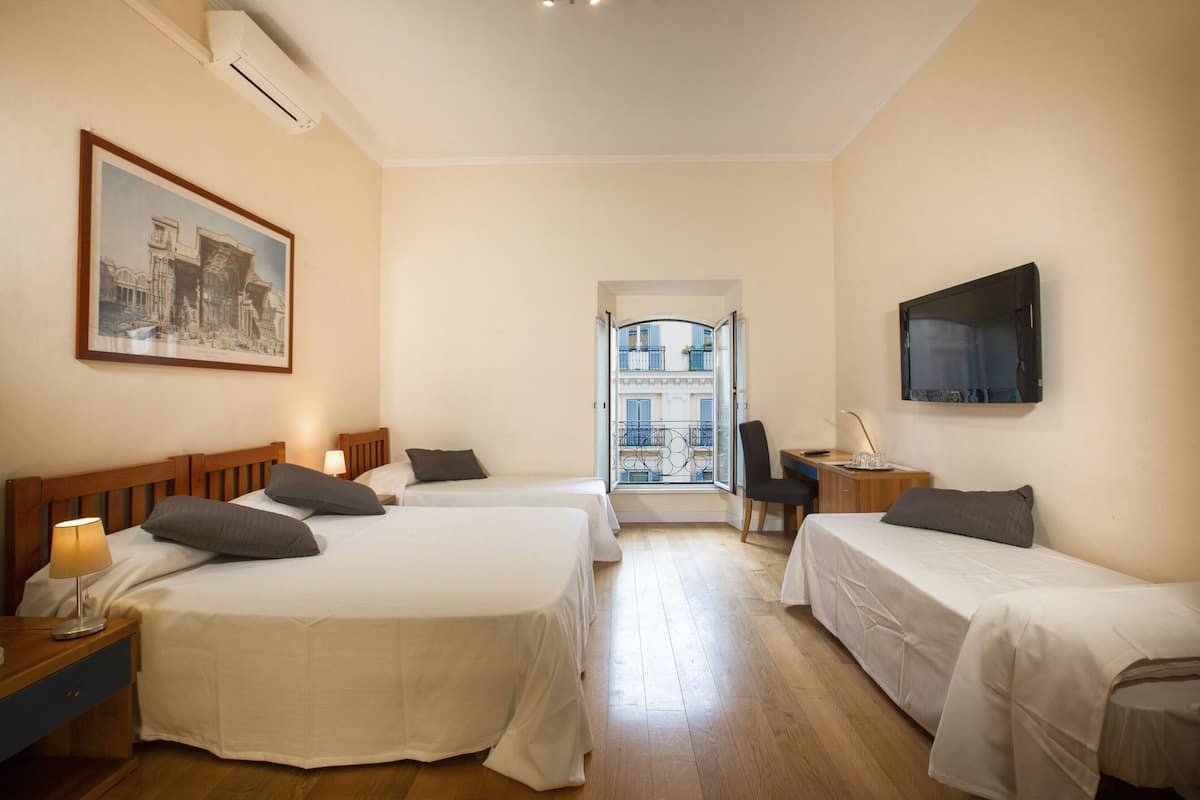 Quarto Quádruplo | 2 quartos, roupa de alta qualidade, minibar, secretária