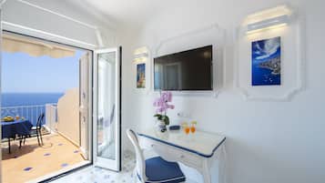 Quarto Duplo Superior, varanda, vista para o mar | Edredões de penas, cofre no quarto, secretária