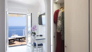 Quarto Duplo Superior, varanda, vista para o mar | Edredões de penas, cofre no quarto, secretária