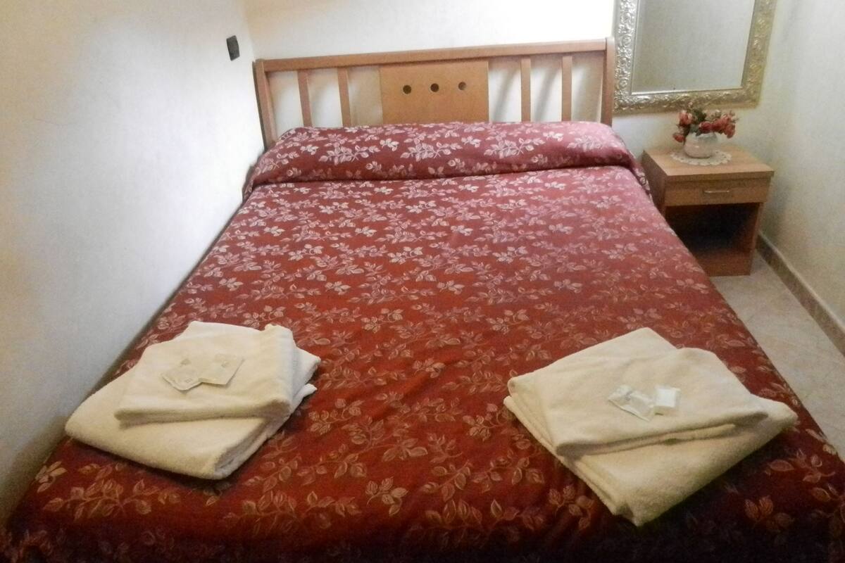 Quarto Individual, casa de banho partilhada | Wi-fi grátis 