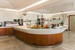 Pequenos-almoços e almoços servidos