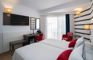 Frigobar, cofres nos quartos, quartos à prova de som, Wi-Fi de cortesia