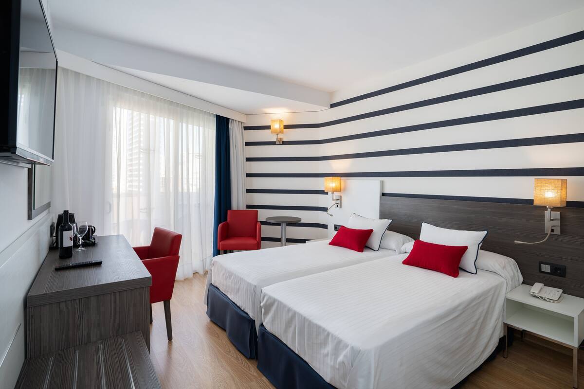 Minibar, cofre no quarto, quartos insonorizados, Wi-fi grátis 