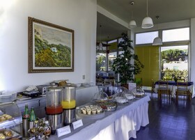 Café da manhã continental grátis todos os dias