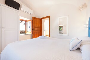 Condo elite | Roupas de cama antialérgicas, Wi-Fi, roupa de cama, despertadores