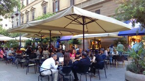 Serviço de café da manhã e jantar, vistas para o mar 