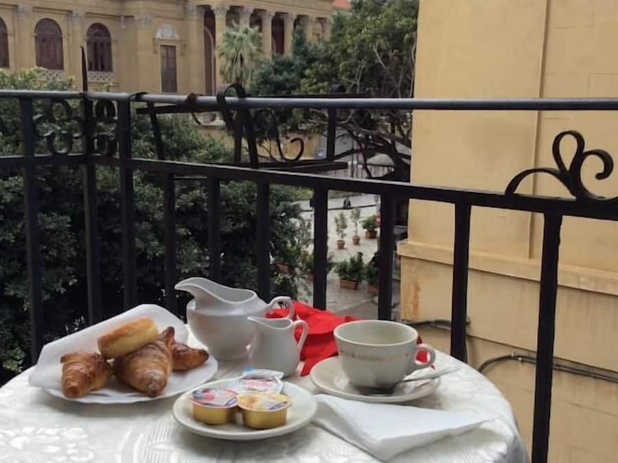 Pequeno-almoço tipo buffet diário (10 EUR por pessoa)