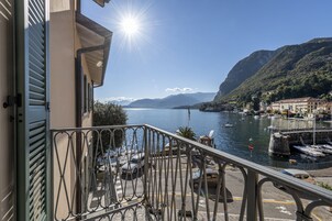 Frigobar, cofres nos quartos, escrivaninha, berços (sobretaxa)