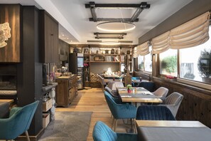 Pequeno-almoço tipo buffet diário incluído 