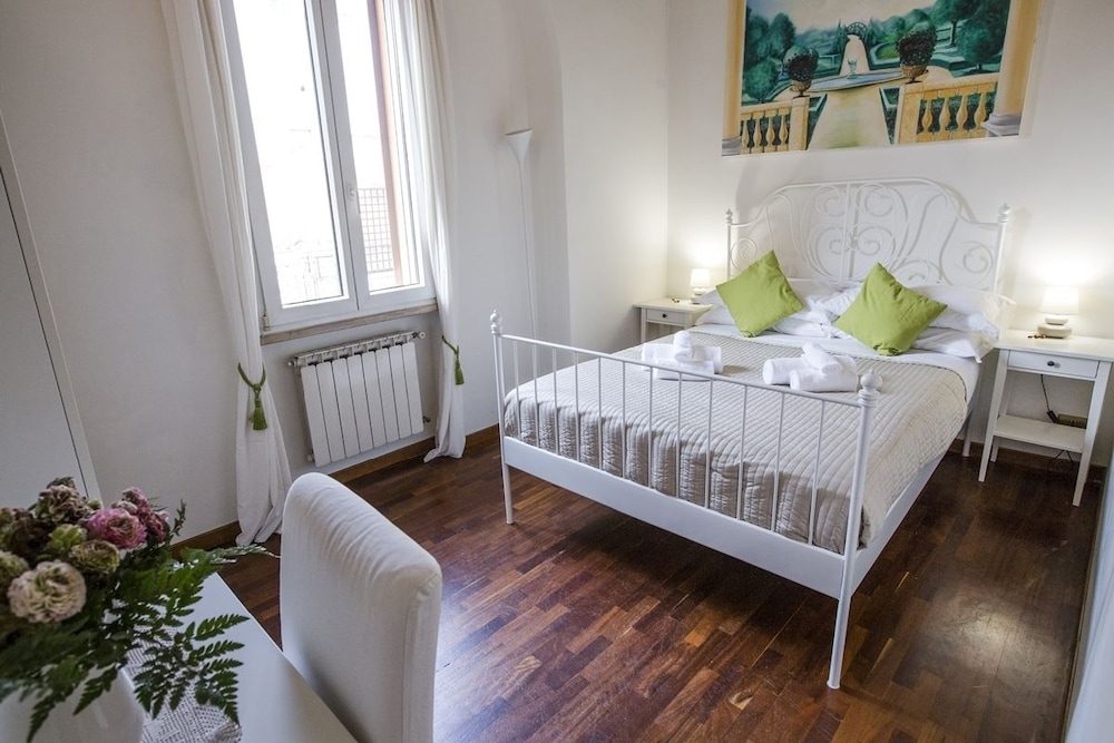 Pettinary Village - Rome