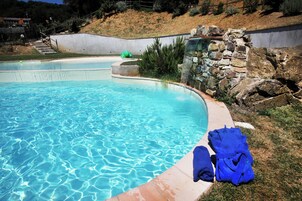 Piscina interior, piscina exterior sazonal 