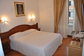 Quarto Clássico com Cama de Casal, não fumadores | Cofre no quarto, quartos insonorizados, berços/camas para crianças 