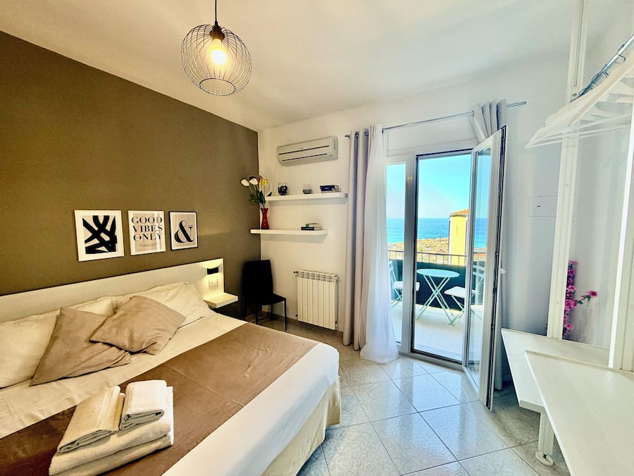 Quarto casal (with private external bathroom) | Escrivaninha, quartos à prova de som, Wi-Fi de cortesia