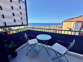 Quarto casal (with private external bathroom) | Terraço/pátio