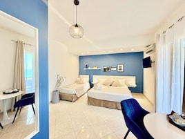 Quarto Triplo, varanda, vista para o mar | Secretária, quartos insonorizados, Wi-fi grátis 