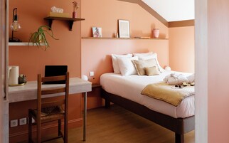 Quarto Superior, vista para o jardim | Roupa de alta qualidade, com decoração personalizada