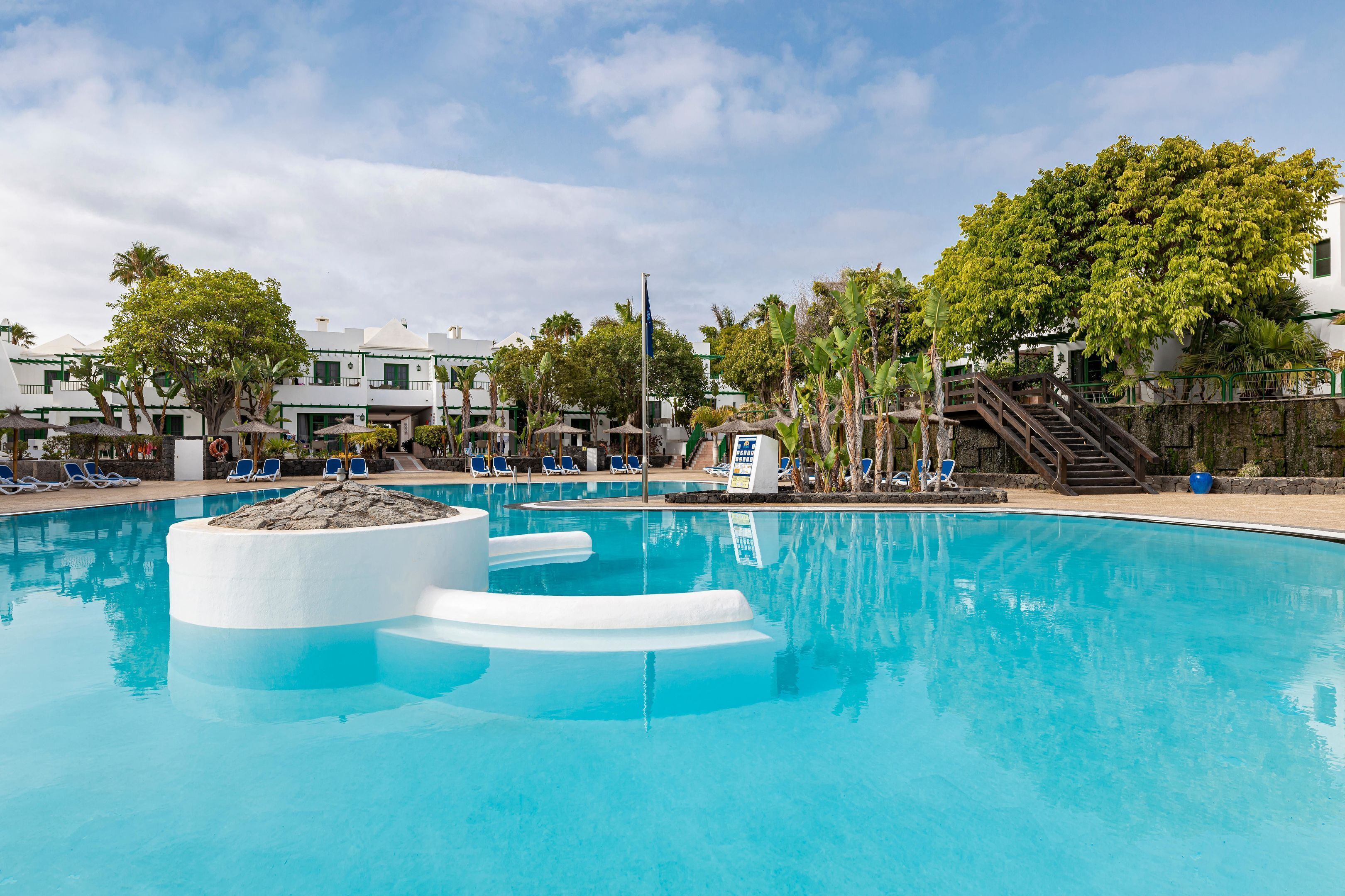 2 piscinas exteriores 