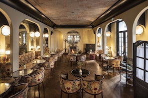 Book Hotel Locarno in Rome | Hotels.com