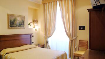 Quarto Duplo | Cofre no quarto, com mobília individualizada, secretária, Wi-fi