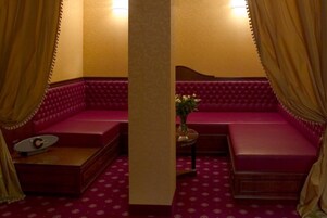 Suíte, banheira de imersão | Frigobar, cofres nos quartos, escrivaninha