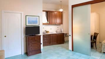 Suite-Estúdio Júnior | Kitchenette privada | Uma chaleira elétrica