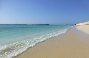 Perto da praia, praia de areia branca 